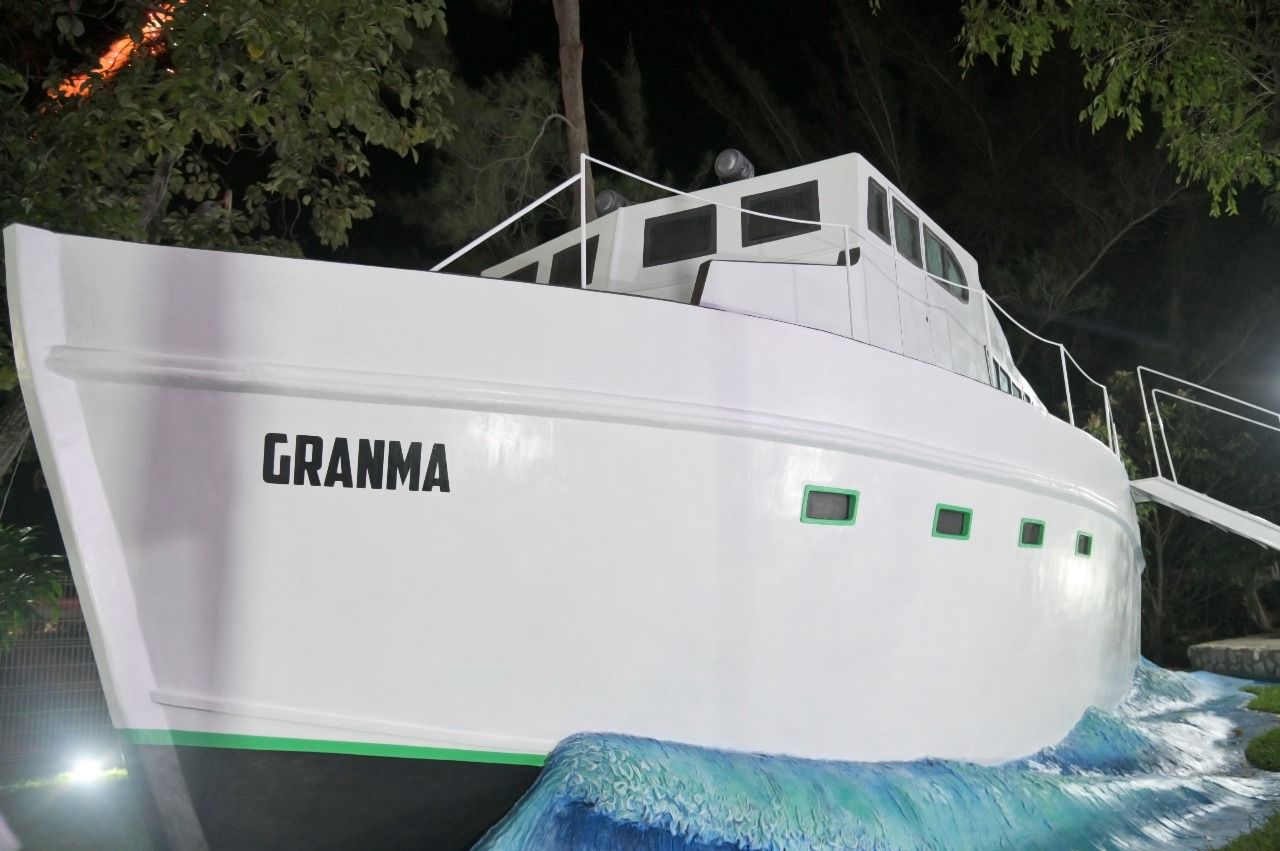 Fue develada la escultura del yate “Granma”, en el Museo de la ...