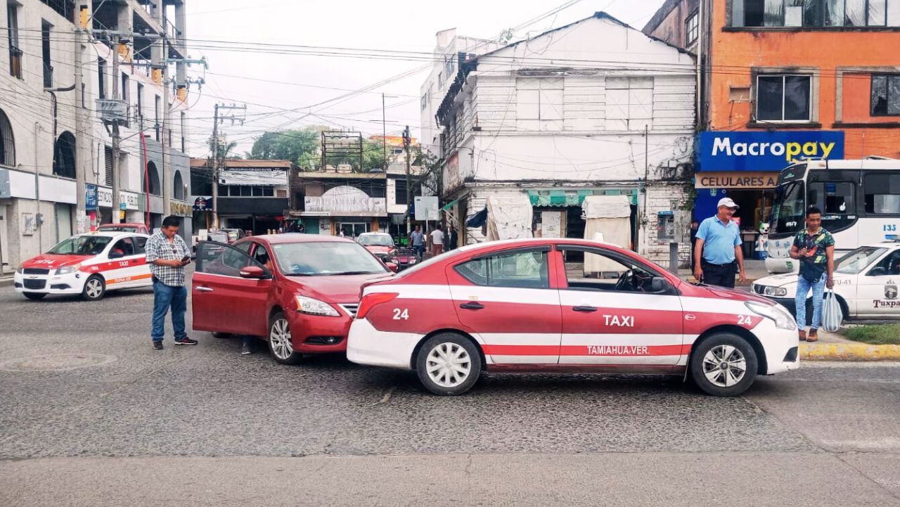 Ahora hasta los TAXIS de TAMIAHUA chocan en TUXPAN - Forotuxpan