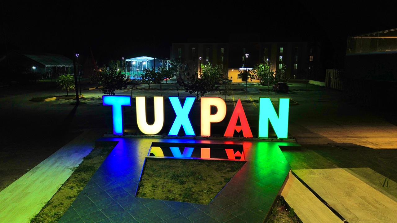 Nuevas letras monumentales iluminan el Paseo Royal en Tuxpan - Forotuxpan